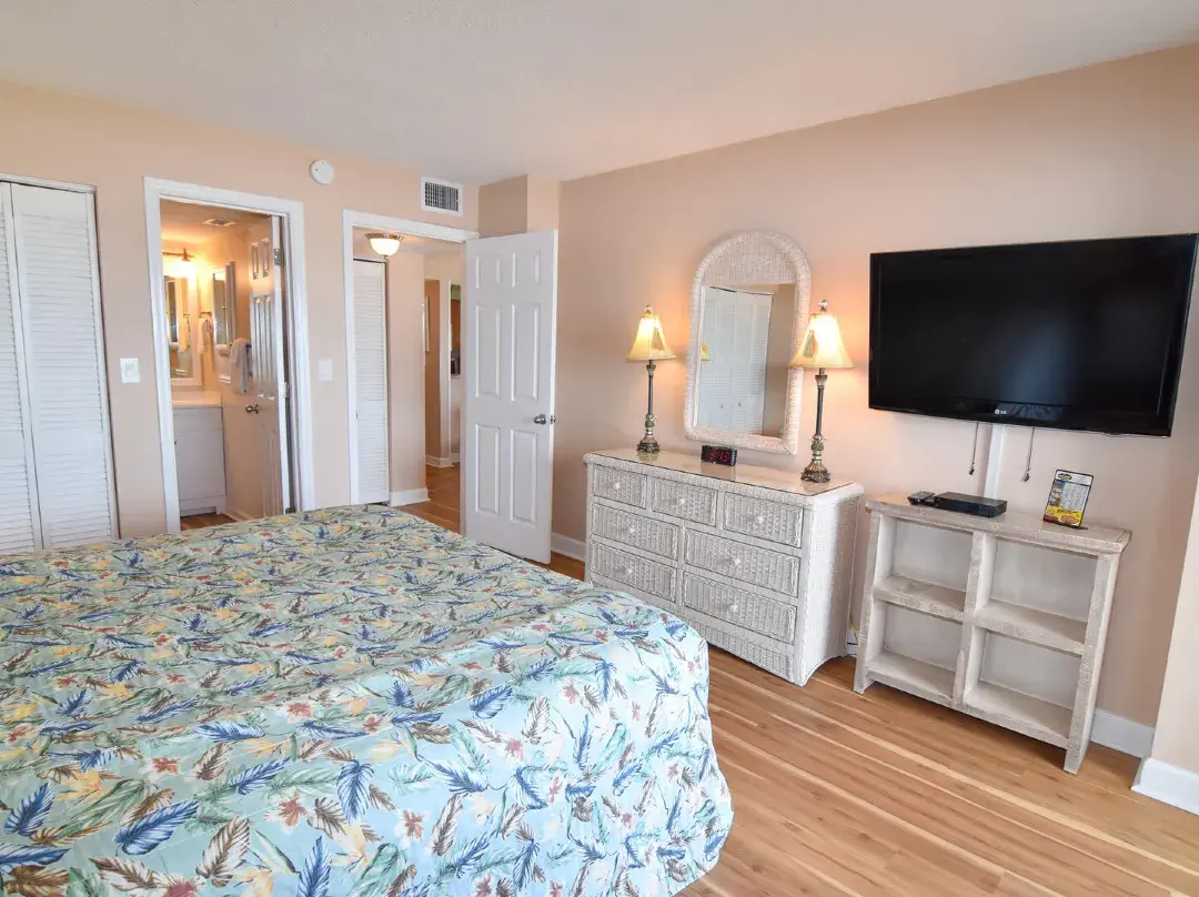 Outdoor Pool And Fully Equipped Kitchen - Elegant Coastal Oasis - North Myrtle Beach, SC