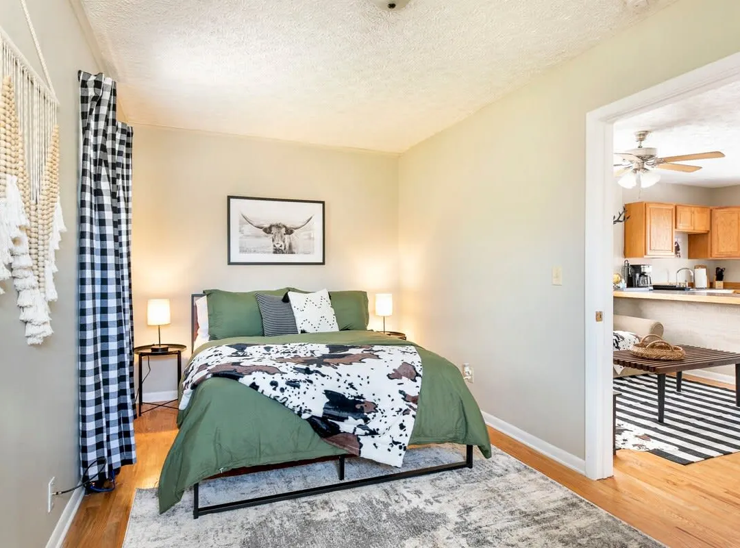 Cozy Western Style With Entertainment Amenities - Charming Stylish Escape - 콜럼버스