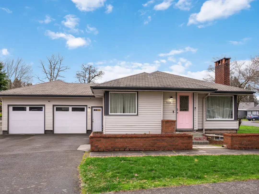 Convenient Access To Scenic Trails And Dining - Charming Bright Retreat - Troutdale, OR