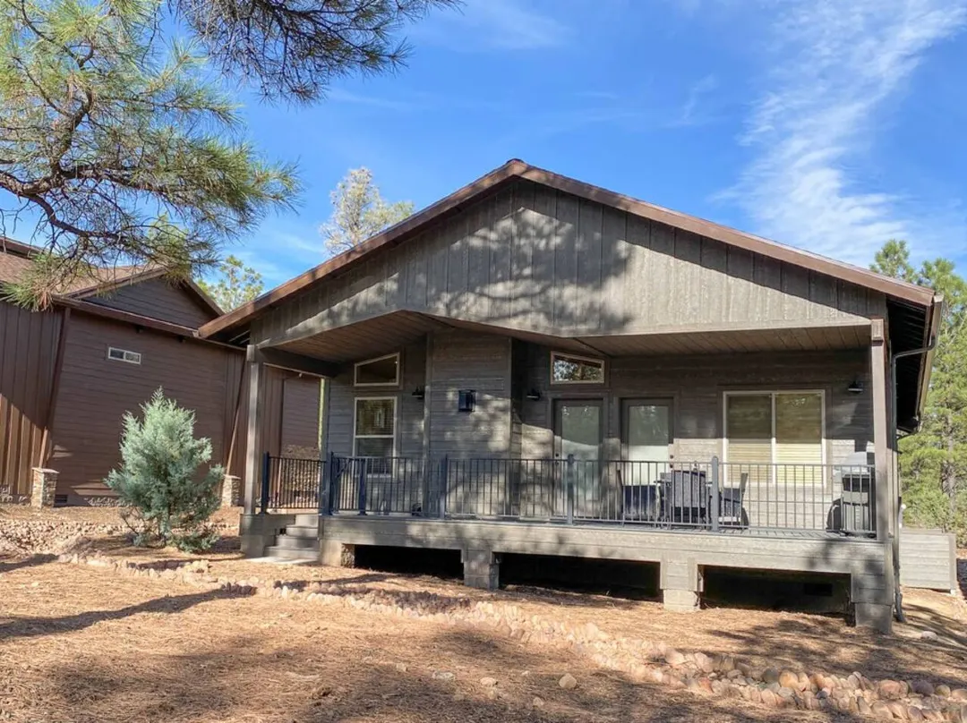 Scenic Vistas And Spacious Open Living Area - Elegant Tranquil Retreat - Show Low, AZ