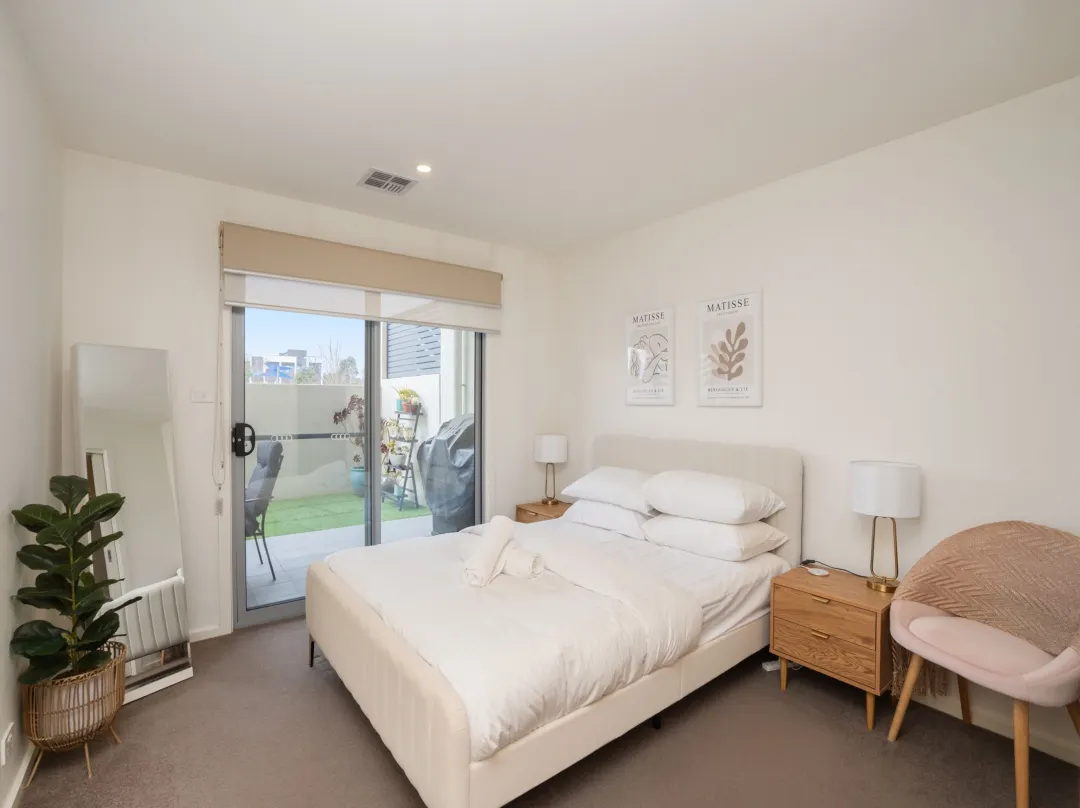 Ground Level 1-bed: Courtyard & Alfresco Dining - Canberra