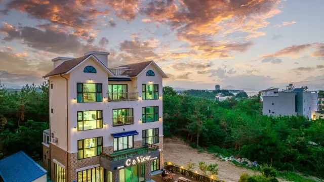 Gangneung Gyeongpo C&view Pension - Gangneung-si