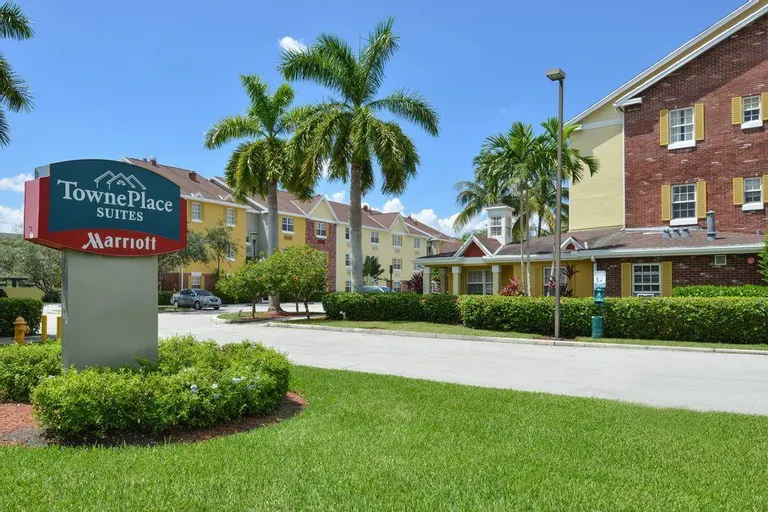 Candlewood Suites Miami Lakes - Miramar, FL