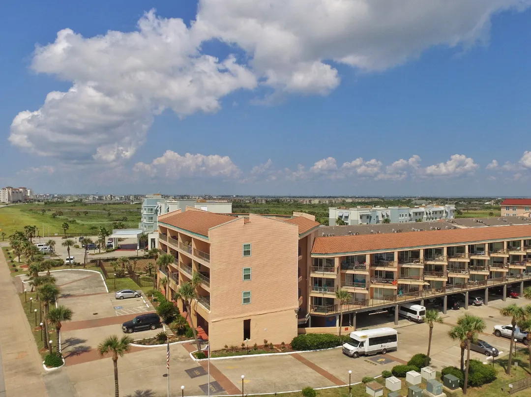 Gulf View And Resort Style Amenities - Gorgeous Coastal Retreat - Galveston, TX