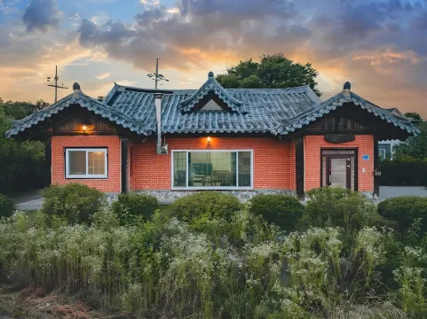 Chuncheon Viandante Dokchaehanok - Chuncheon