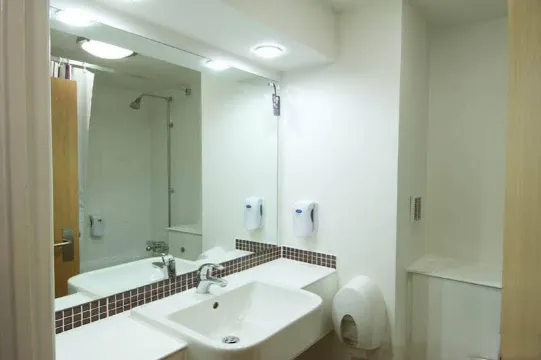 Premier Inn Cambridge North - Cambridge, MA