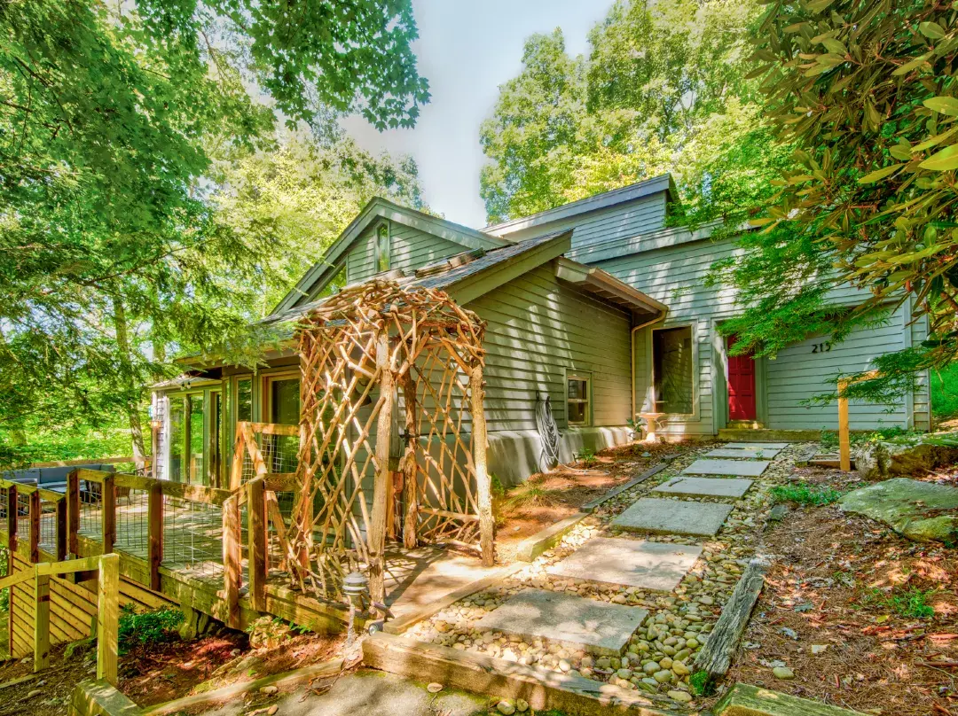 Game Room, Cozy Fireplace And Scenic Deck - Stunning Mountain Haven - Boone, NC