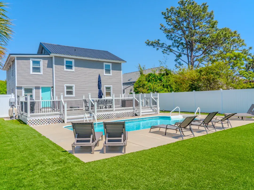 Shared Pool And Putting Green Near The Beach - Stylish Retreat - North Myrtle Beach, SC