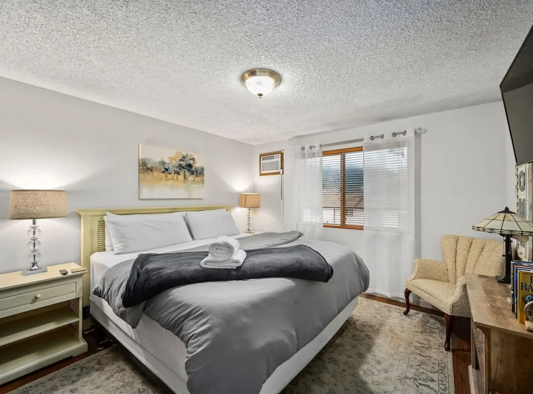 Gorgeous Retreat- Mountain View, Furnished Patio, Wifi - Coeur d'Alene, ID