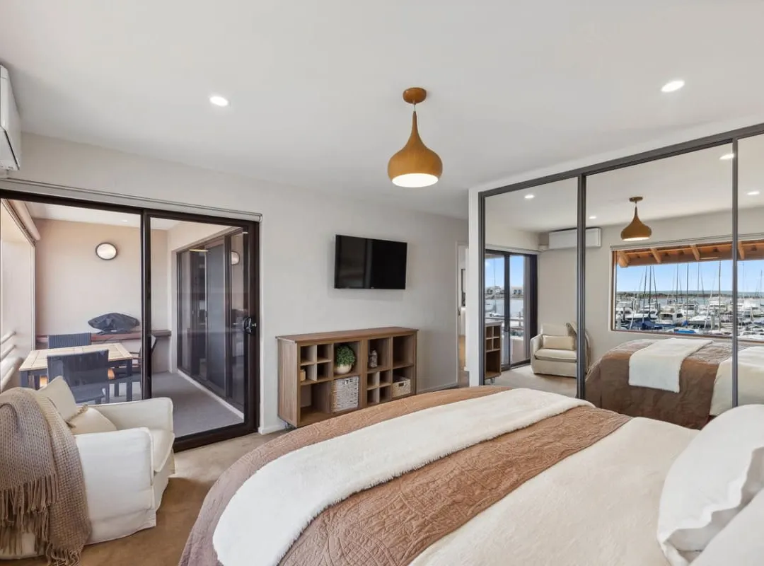 Swainson On Lady Gowrie - Adelaide