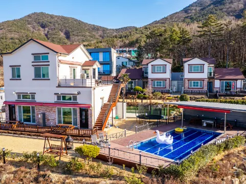 Yeosu Bless Poolvilla - Yeosu-si