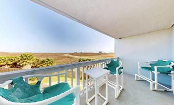 SB135 Studio, Near Beach, Shared Pool, Hot Tub, Port Aransas - Updated ...