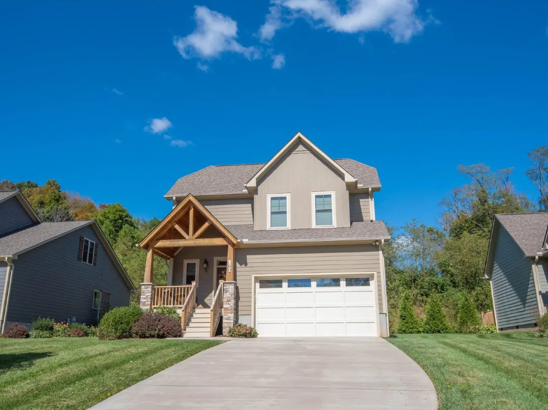 Modern Open Floor Plan With Gas Fireplace And Deck - Bright And Charming - West Jefferson, NC