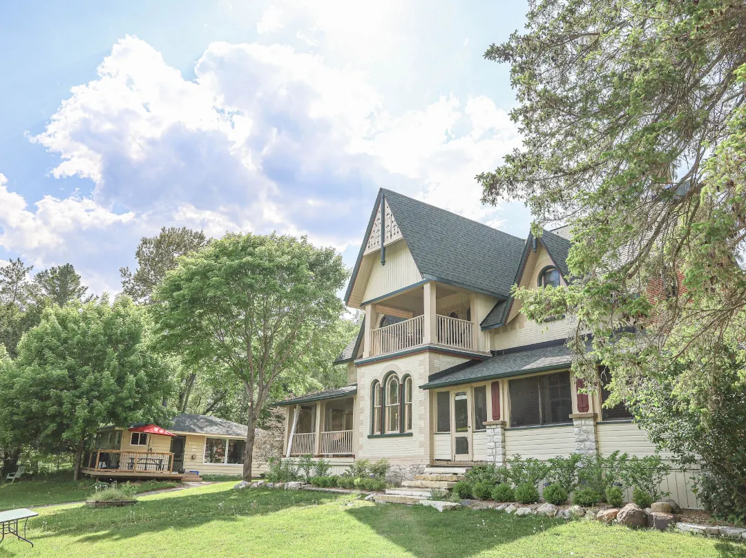 The Saucy Willow Inn And Cottages - Kawartha Lakes