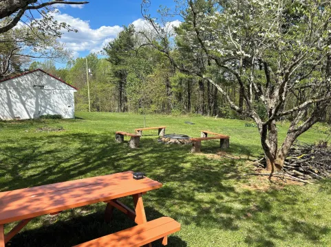 Tuggle's Gap Roadside Inn - Floyd, VA