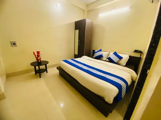 Sada Shiv Guest House ,3 Star Hotel Near Kashi Vishwanath Temple And Dashashwamedh Ghat With Parking - Varanasi