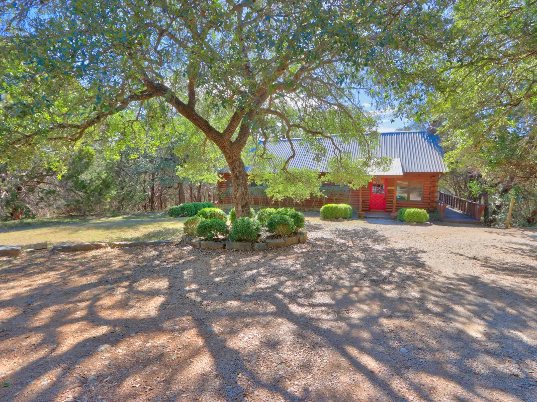 Charming Log Home With Hot Tub And Tranquil Views - Cozy Hill Country Escape - San Marcos, TX