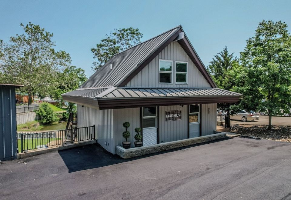 Luxury Lake of the Ozarks Getaway with Dock, Launch Ramp & Autumn Views ...