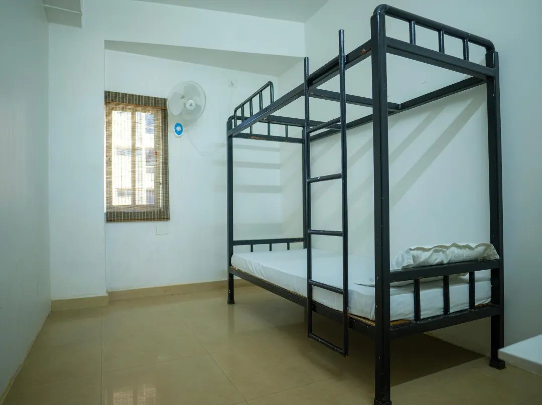 Traveler Hostel - Guwahati