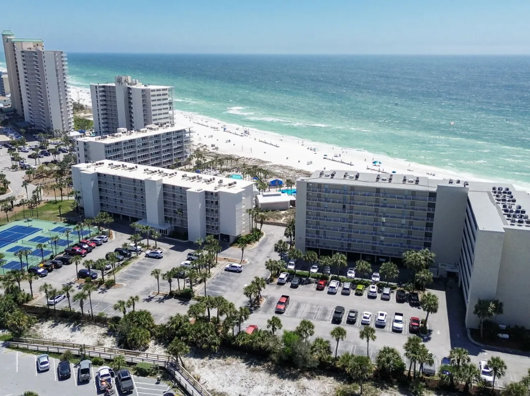 Breathtaking Beach Views And Community Pools - Stunning Coastal Haven - Panama City, FL