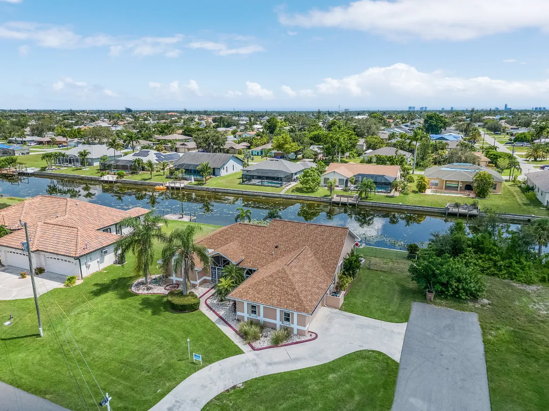 Heated Pool And Stunning Lake Views - Amazing Family Retreat - Fort Myers, FL
