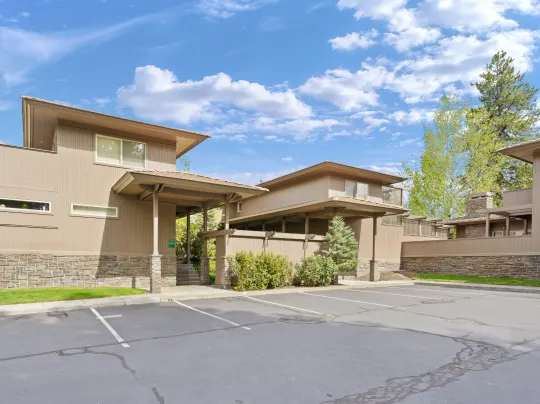 Hot Tub And Gas Fireplace On Large Deck - Luxurious Escape - Bend, OR