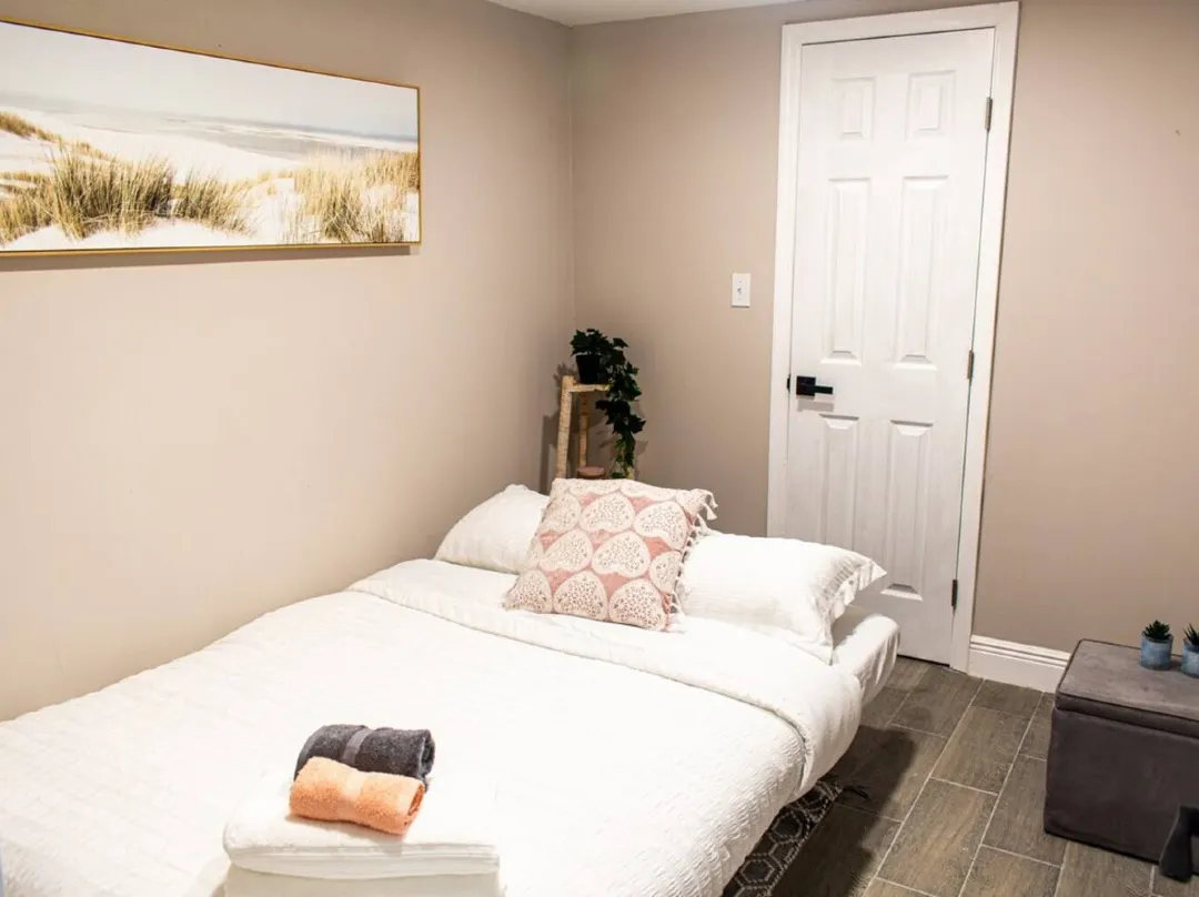 Tranquil Oasis With Gated Parking - Charming Cosy Hideaway - Tampa