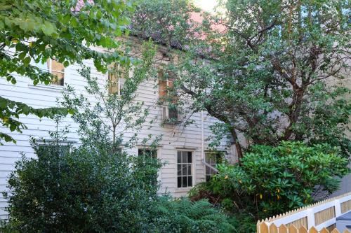 Charming Bergen House, Rare Historic House from 1779, Whole House 最新特別 ...