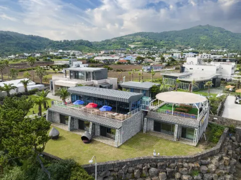 Ocean View Jeju Guesthouse - Hostel - 済州