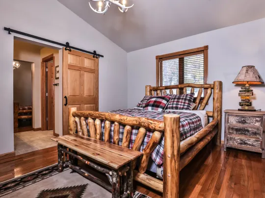 Lakefront Access And Cozy Fireplace - Charming Retreat - St. Germain, WI