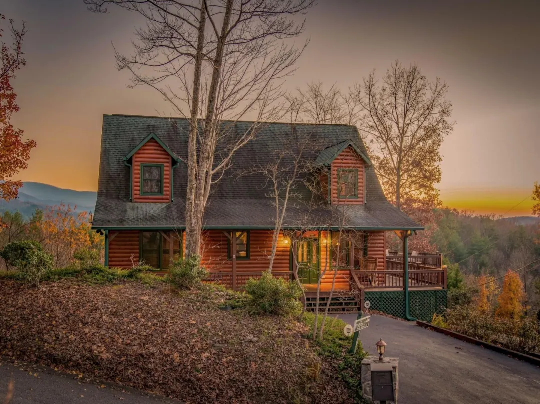 Free Daily Activities And Hot Tub Oasis - Luxurious Mountain Retreat - Blue Ridge, GA