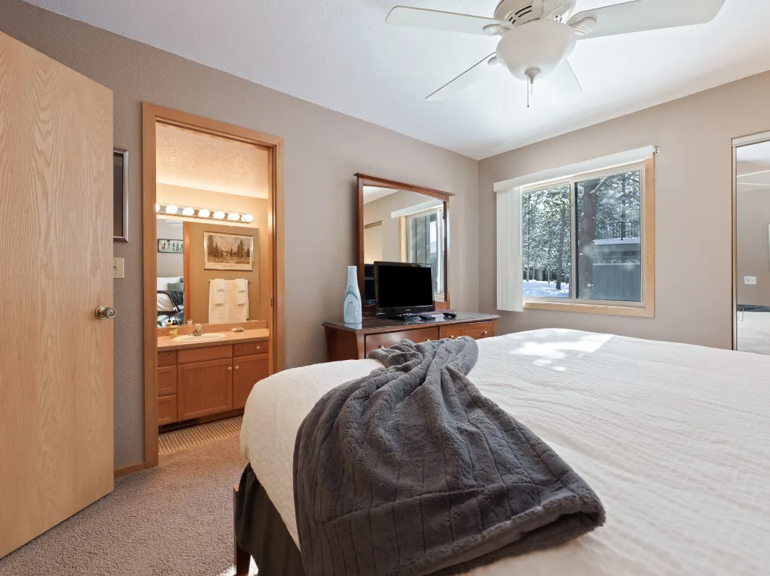 Private Hot Tub And Scenic Deck Views - Stunning Golf Course Retreat - Sunriver, OR