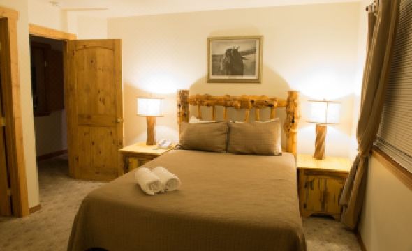 Riverfront! Outdoor Ent, Hot Tub, Views & Pet Friendly. Minutes to ...