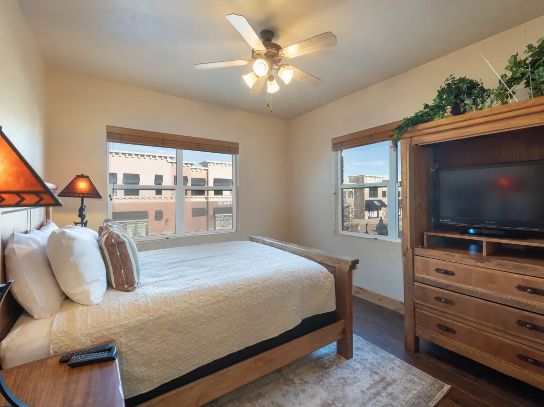 Granite Countertops And Gas Fireplace - Charming Mountain Retreat - Alta, UT