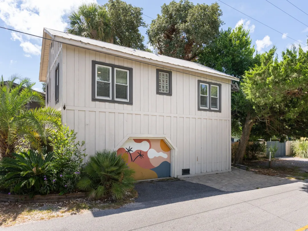 Tranquil Retreat With Private Balcony And Eco-friendly Features - Charming Getaway - Folly Beach, SC