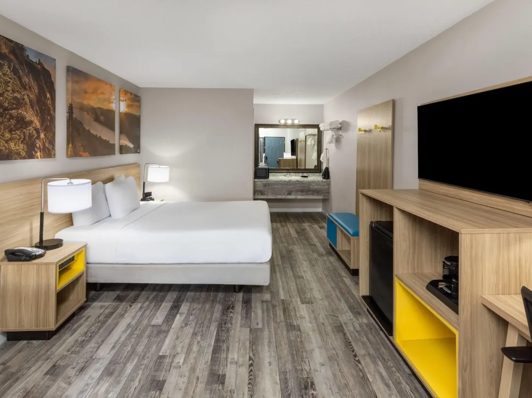 Days Inn By Wyndham Branson Ozarks - Branson, MO