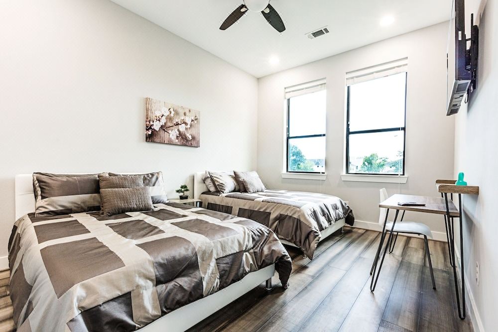 Montrose Guesthouse Suites By Dunyha - Houston, TX