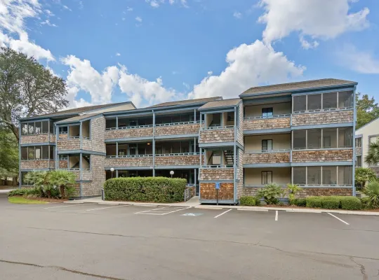 Spacious Patio And Access To Pools - Charming Coastal Haven - Myrtle Beach