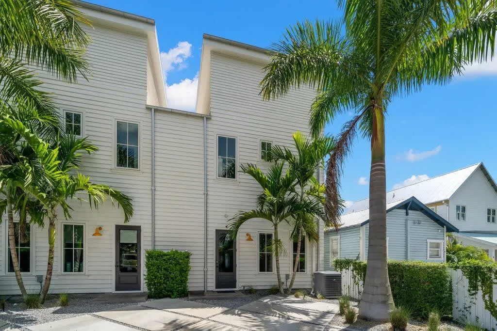 Private Sundeck And Chef's Dream Kitchen - Charming Oasis - Tampa, FL