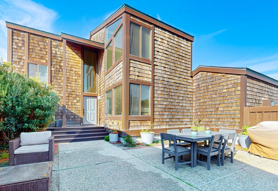 Stunning ocean-view home with W/D, sauna, tennis court, & patio - beach ...