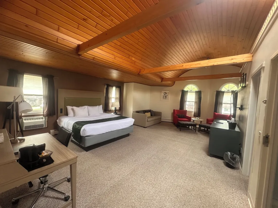 Pictured Rocks Inn And Suites - Munising, MI
