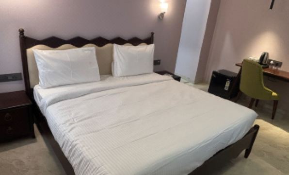 FabHotel the White Cliff Inn - Near Max Hospital Saket, New Delhi ...