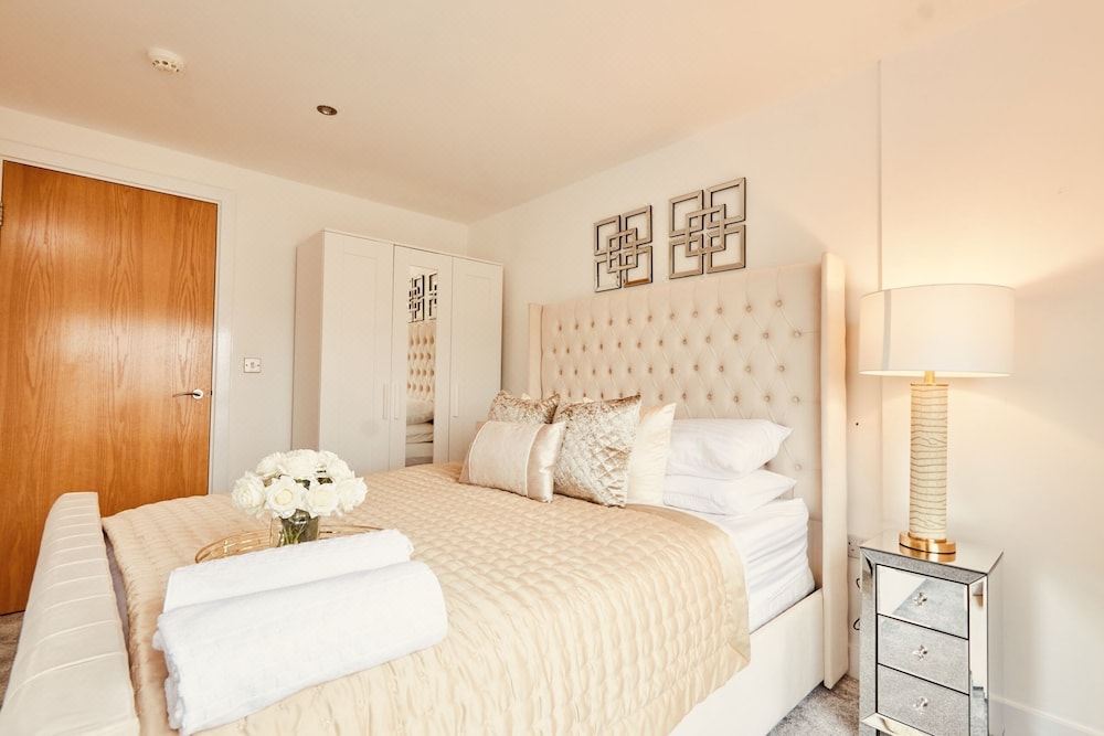 Primedoorstep Deluxe City Apt, River Canal View& Free Parking! - Leeds