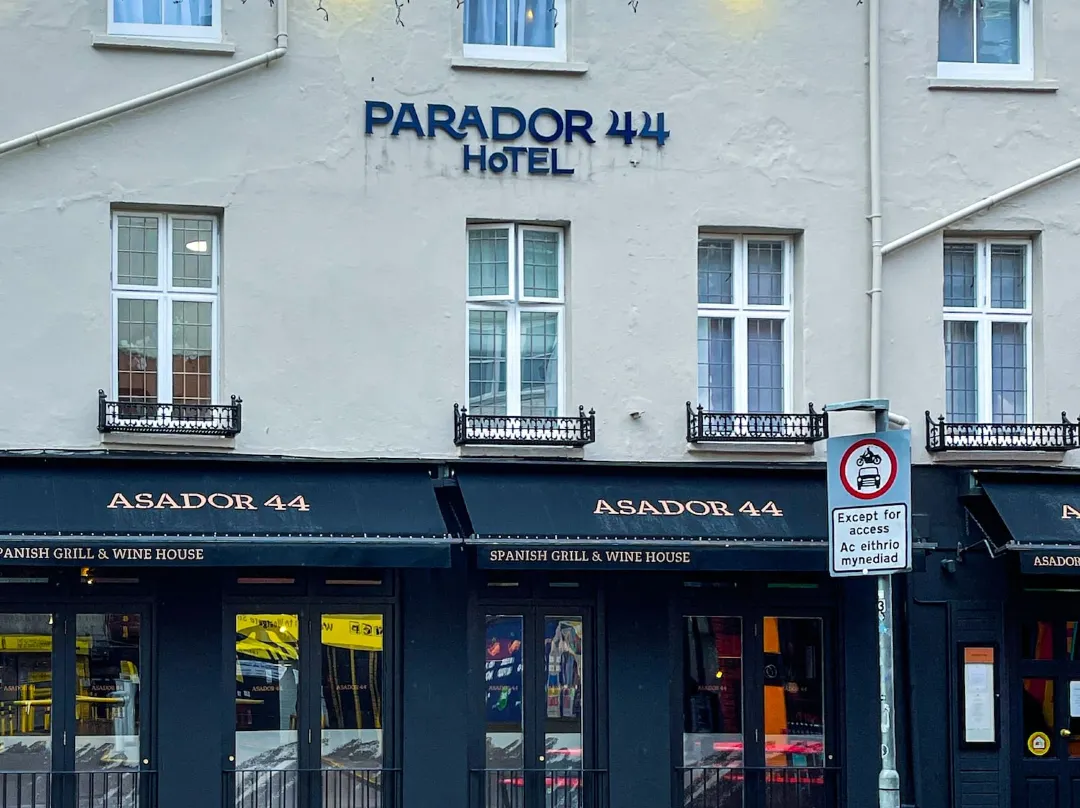 Parador 44 - Cardiff