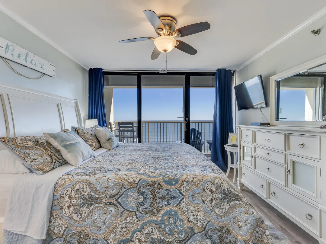 Oceanfront Balcony And Amazing Views - Stunning Beachfront Oasis - Carolina Beach, NC