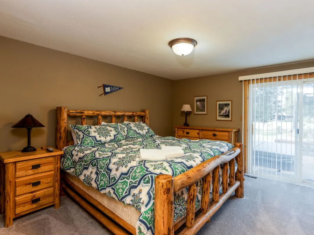 Cozy Gas Fireplace And Chef’s Kitchen - Charming Family Getaway - Sunriver, OR