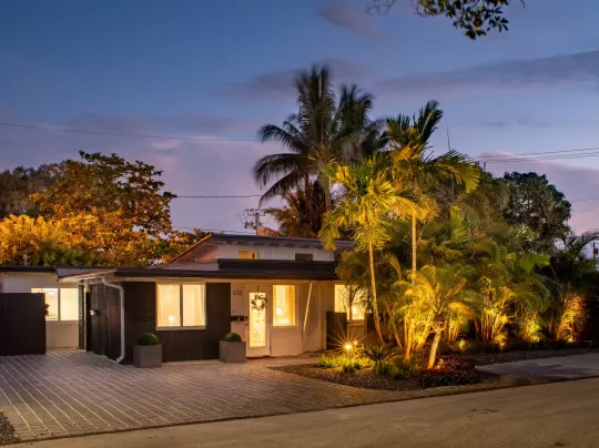 Large Hot Tub And Tranquil Outdoor Oasis - Charming Retreat - Wilton Manors, FL