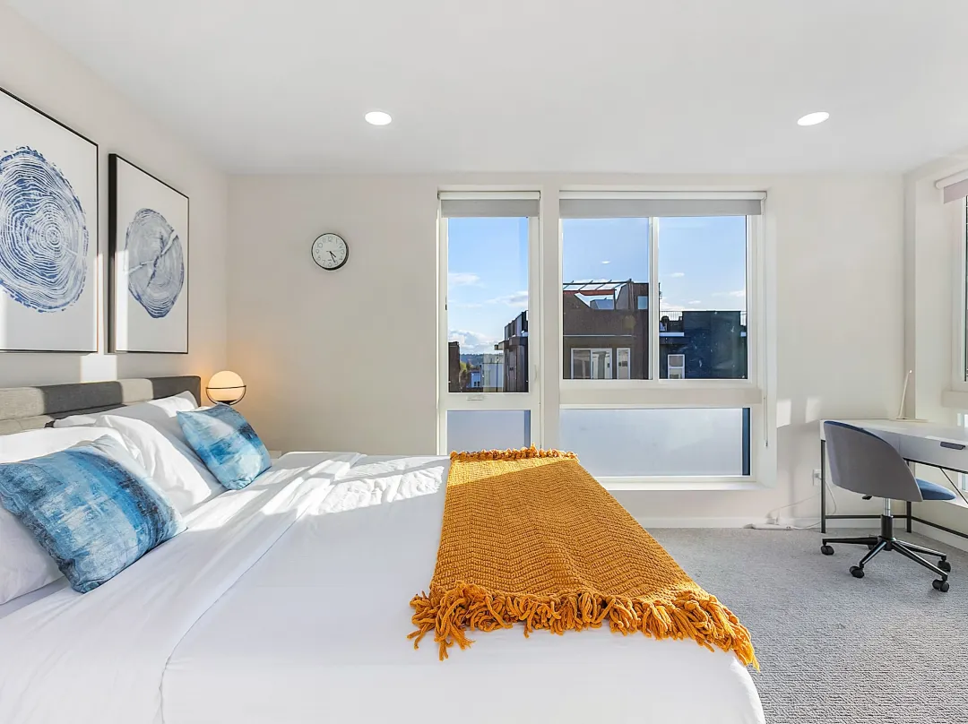 Modern 3br - Walk To Light Rail With Evcharger & Parking - Seattle