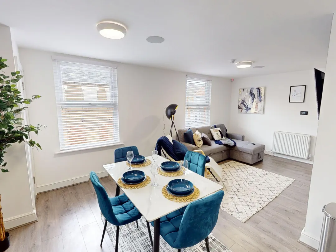5 Tvs | 10 Mins To City | 2 Showers | Parking - Liverpool
