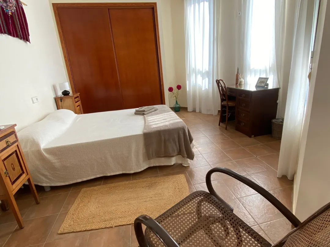 Habitación Con Vistas Al Valle De La Casella - Tranquilidad Y Luz Natura - Alcira